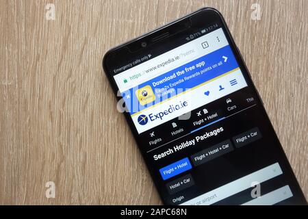 Expedia logo displayed on a modern smartphone Stock Photo - Alamy