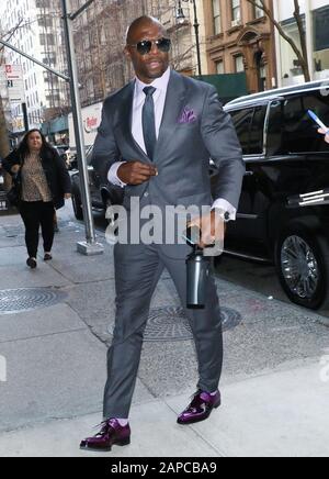 NEW YORK, NY - JANUARY 22: Jennifer Aniston leaves 'The Daily Show With ...