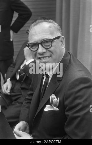 Arrival Jean Henri Weidner (resistance hero) at Schiphol, and wife ...