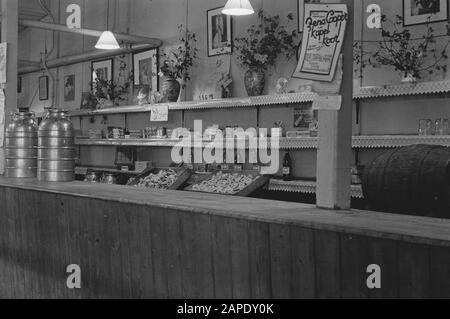 Army 555 The counter in the soldiers' canteen. Kantine en ...