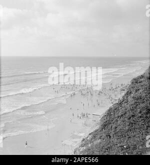 Israel: Natanya (Netanya) Description: Swimming guests at the beach ...