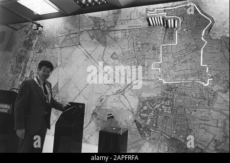 Mayor Van Thijn opens PTT fiber optic network; Mayor Van Thijn in front ...