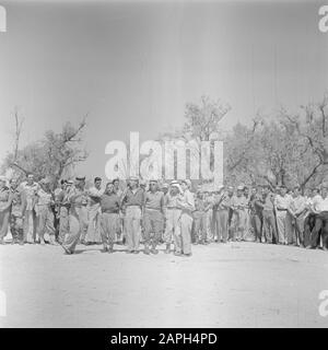 Israel 1948-1949 Soldiers of a unit Druzen from the Israeli army watch ...
