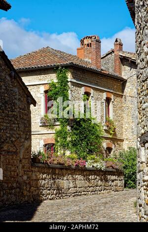 Street scene in Pérouges, France Stock Photo - Alamy