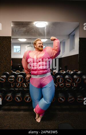 Man wearing pink bodybuilder costume practicing in gym Stock Photo - Alamy