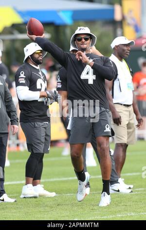Houston Texans quarterback Deshaun Watson (4) rushes against the ...
