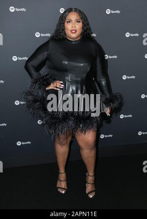 Lizzo walking on the red carpet at the 2025 Vanity Fair Oscar Party ...