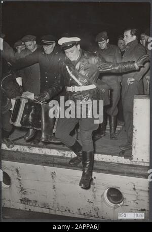Watersnood 1953. Date: February 2, 1953 Location: Moerdijk Keywords ...