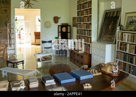 Library, study with desk, Ernest Hemingway house, Finca La Vigia, near ...