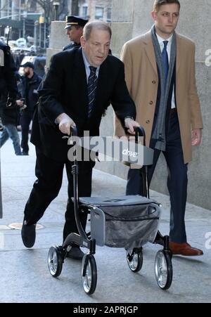Harvey Weinstein arrives at Manhattan Criminal Court with his attorneys ...
