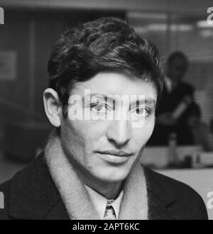 Romanian football team arrives at Schiphol; Emerich Dembrovschi 30 ...