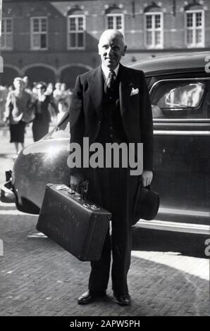 Kieft, J. van de (SDAP /PvdA). Prince's Day 1955, opening of the States ...