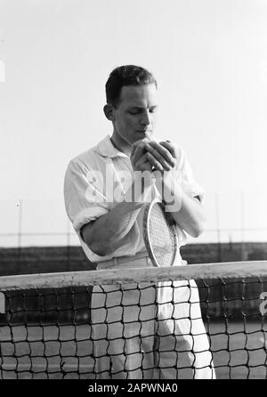 Model Sandhaus on the tennis court ca. 1932 Stock Photo - Alamy