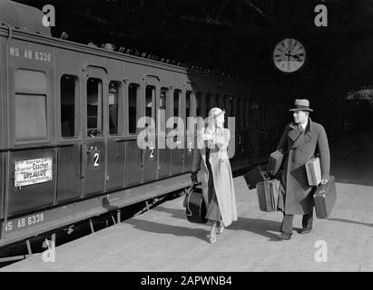 Models Eva Waldschmidt and Sandhaus on a train platform ca. 1932 Stock ...