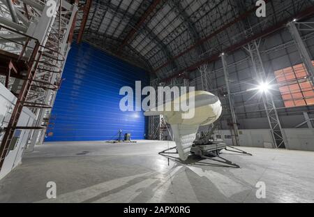 Large empty aircraft hangar Stock Photo - Alamy