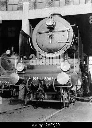 Reportage Nederlandse Railways Steam locomotive 3906 seen from above ...