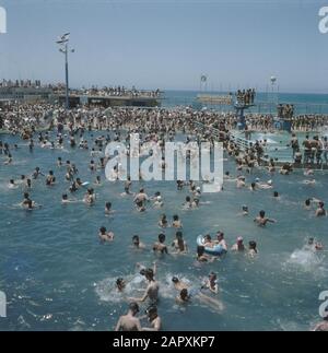 Tel Aviv. The overcrowded outdoor swimming pool on the boulevard ...