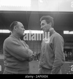 Faas Wilkes gets clues from El. Oh, Schwartz. Roel Wiersma in action ...