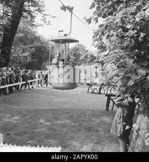 Floriade 1960 Queen Juliana in a greenhouse Date: July 20, 1960 ...