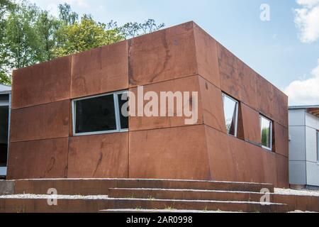 Model house without right angles Stock Photo - Alamy
