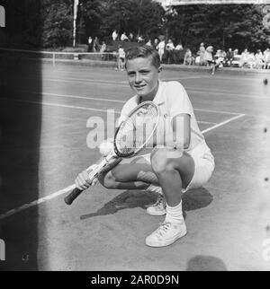 Tennis in Hilversum. The youngest participant Albert Lansdorp 15 years ...