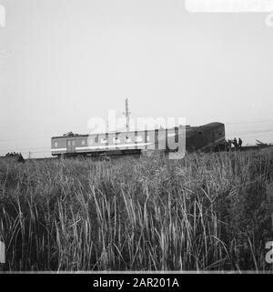 Ravage after the derailment of a passenger train at Halfweg trains ...