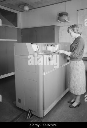 IBM 650 Magnetic Drum Data Processing Machine. An early IBM computer ...