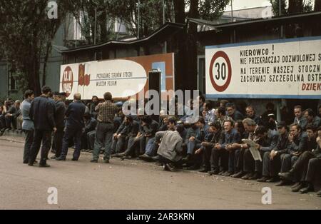 Strikes in Poland 1980: Leninwerf Gdansk Priest Henryk Jankowski takes ...