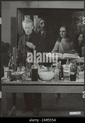 Han van Meegeren, working on 'Christ in the midst of the scribes', to ...