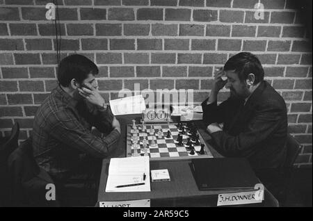 Blast oven Chess Tournament third round. Donner (right) vs. Horst Date ...