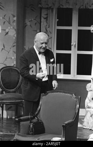 Johan Card 50 years of stage, from the hands of Minister Vrolijk ...