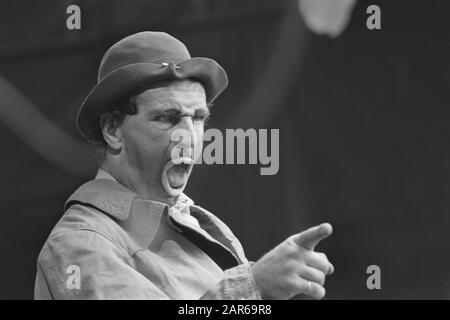 Last weekend Festival of Fools in Amsterdam; Jango Edwards during ...