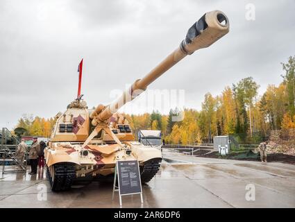 The 152 mm howitzer 2S19M2 "Msta-S". Russia Stock Photo - Alamy