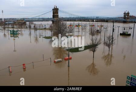Ohio River flood downtown Cincinnati Ohio Usa Stock Photo - Alamy