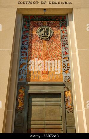 Washington, District of Columbia, USA. 16th Feb, 2017. Hundreds of ...