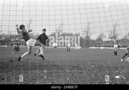 RCH against Vitesse 1-0 game moment, with dark sweater RCH keeper Bes ...
