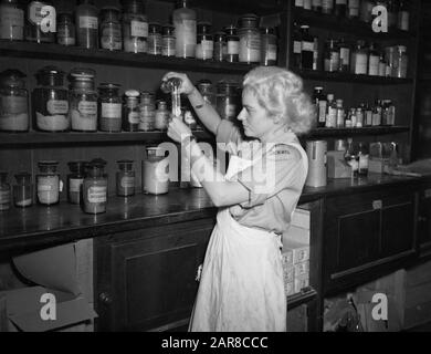 Photographs article Brothers Women's Corps KNIL Flag ceremony Women's ...
