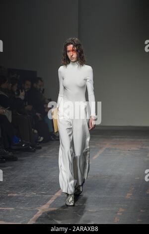 Rome, AltaRoma FW Jing Yu fashion show "in / formal" fashion show fall ...