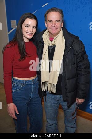 BOB & CAROL & TED & ALICE, center from left: Anita Gillette, David ...