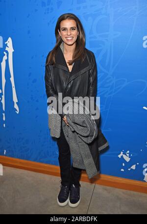 BOB & CAROL & TED & ALICE, center from left: Anita Gillette, David ...