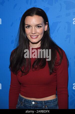 BOB & CAROL & TED & ALICE, center from left: Anita Gillette, David ...