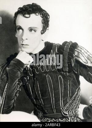 Robert Helpmann (1909-1986) - ballet dancer - as 'A Dago' in 'Facade ...