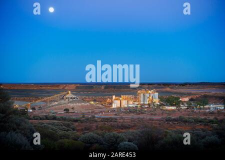 Gold processing plant, central goldfields, Western Australia Stock ...