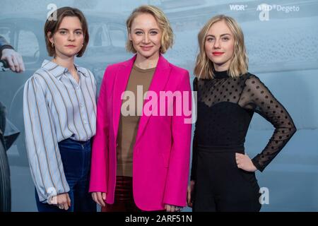 Vanessa LOIBL (actress, role Gundel Wolf), half-length portrait ...