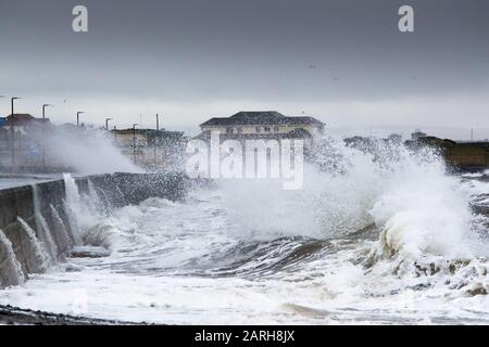 Prestwick, UK. 28th Jan, 2020. Strong winds continue to hit the west ...