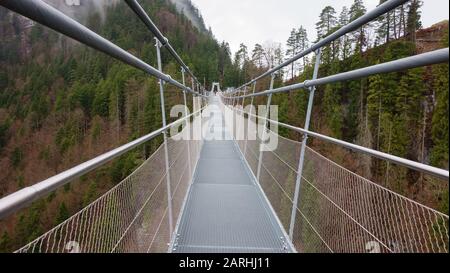 Highline 179 Hängebrücke Österreich Tirol Reutte Stock Photo - Alamy