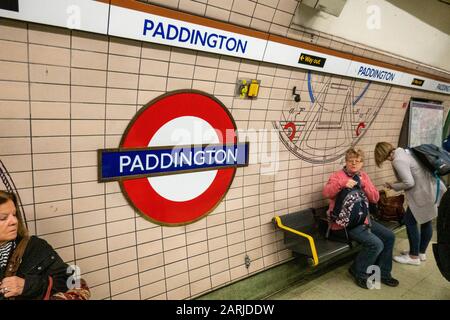 A Paddington London Underground station sign Stock Photo: 310270580 - Alamy