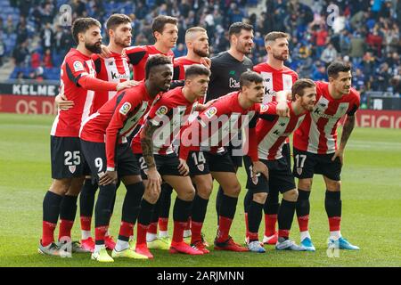 Players line up prior to kick off during the Emirates FA Cup, Third ...