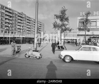 Excursion Tuindorp Osdorp, shopping center Date: October 19, 1964 ...