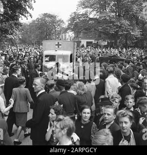 Liberation joy: Hilversum - Utrecht Joy in Hilversum about liberation ...